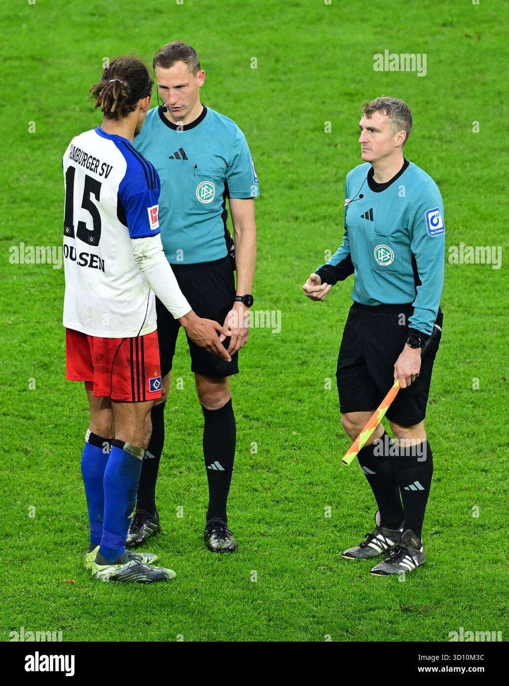 from left Yussuf Poulsen (HSV Hamburg), referee Martin Petersen Hamburg ...