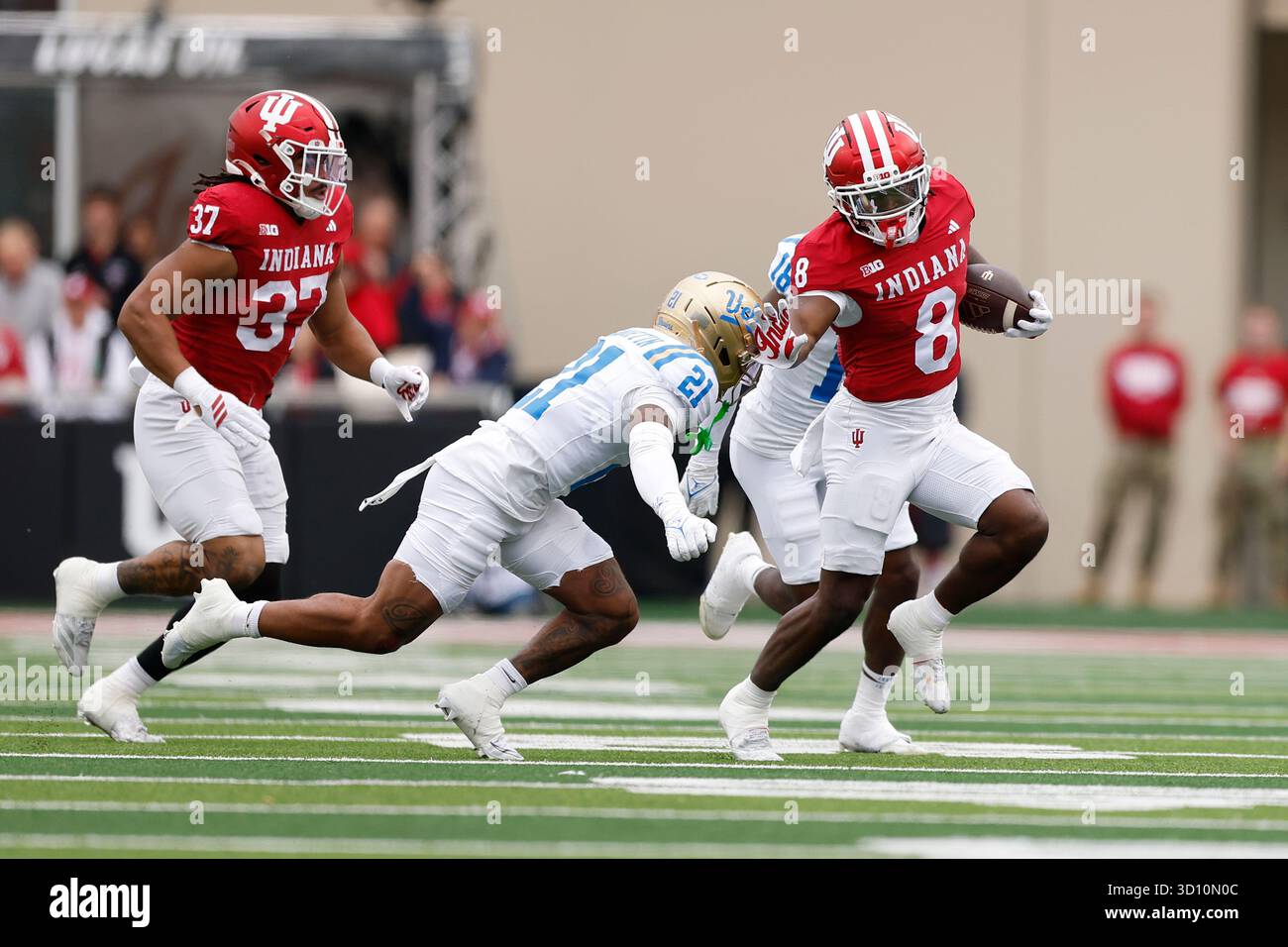 BLOOMINGTON, IN - OCTOBER 25: Indiana Hoosiers running back Kaelon ...