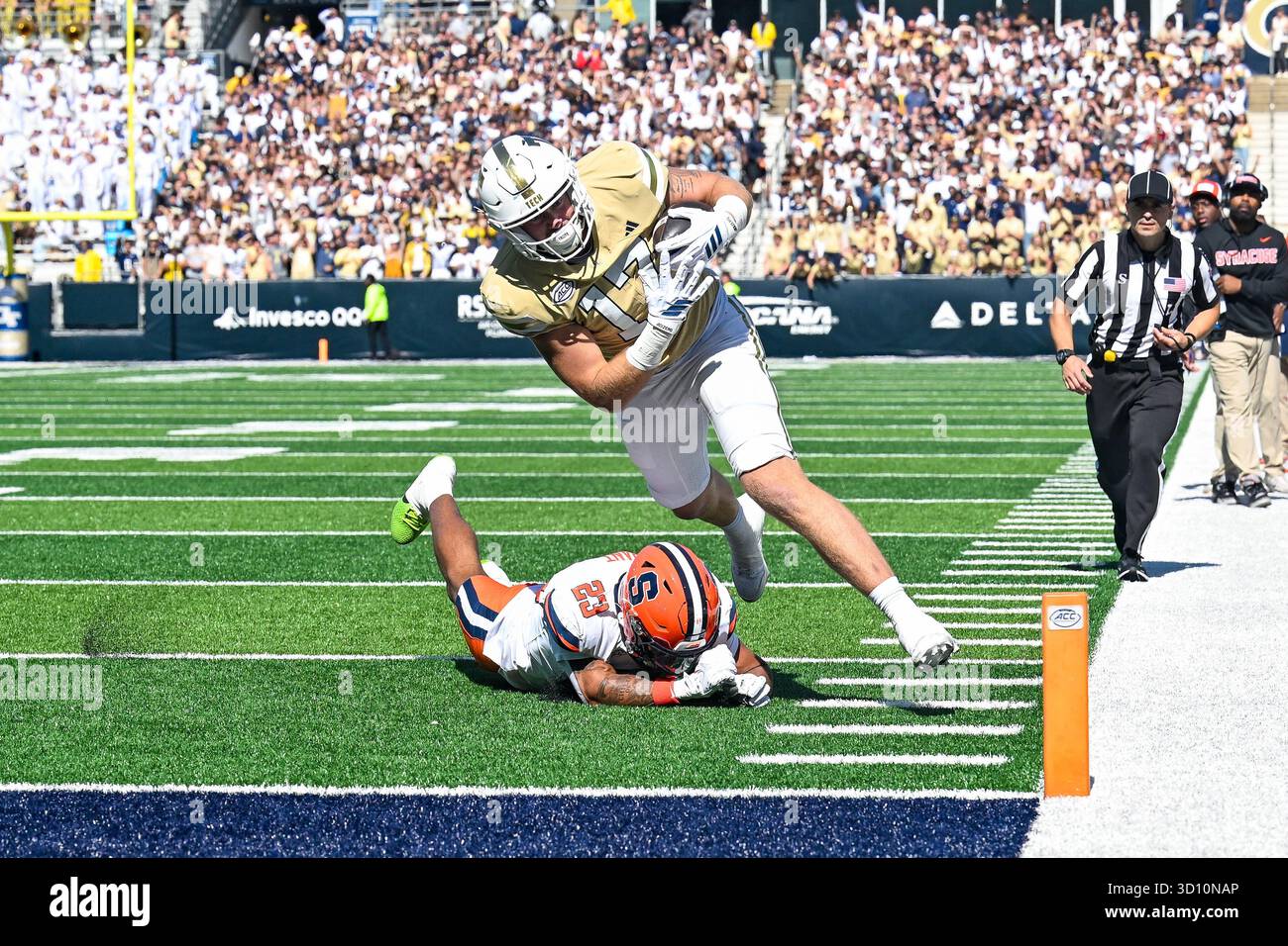 ATLANTA, GA - OCTOBER 25: Georgia Tech tight end Josh Beetham (17 ...