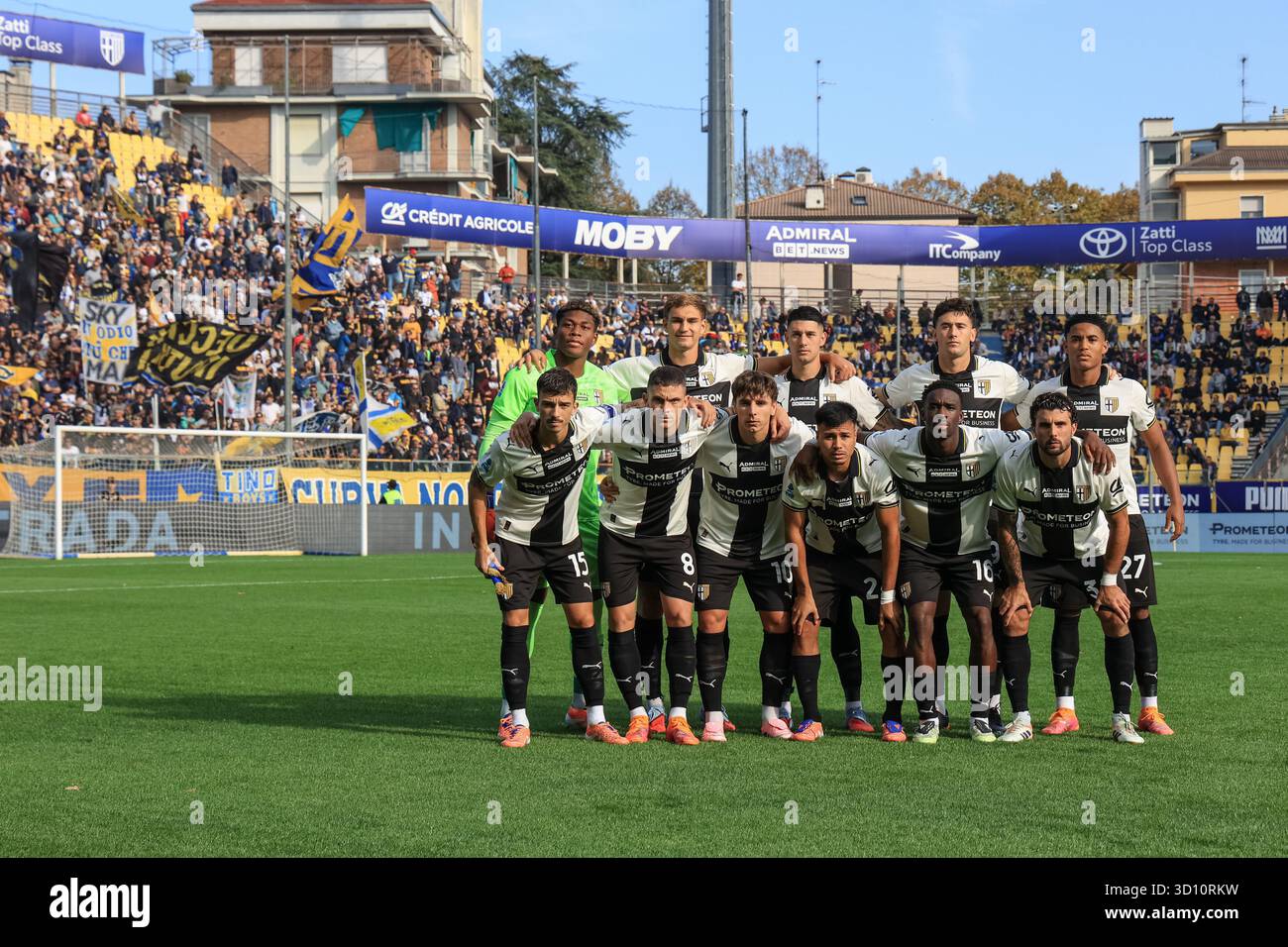 Parma's team line-up during Parma Calcio vs Como 1907, Italian soccer ...