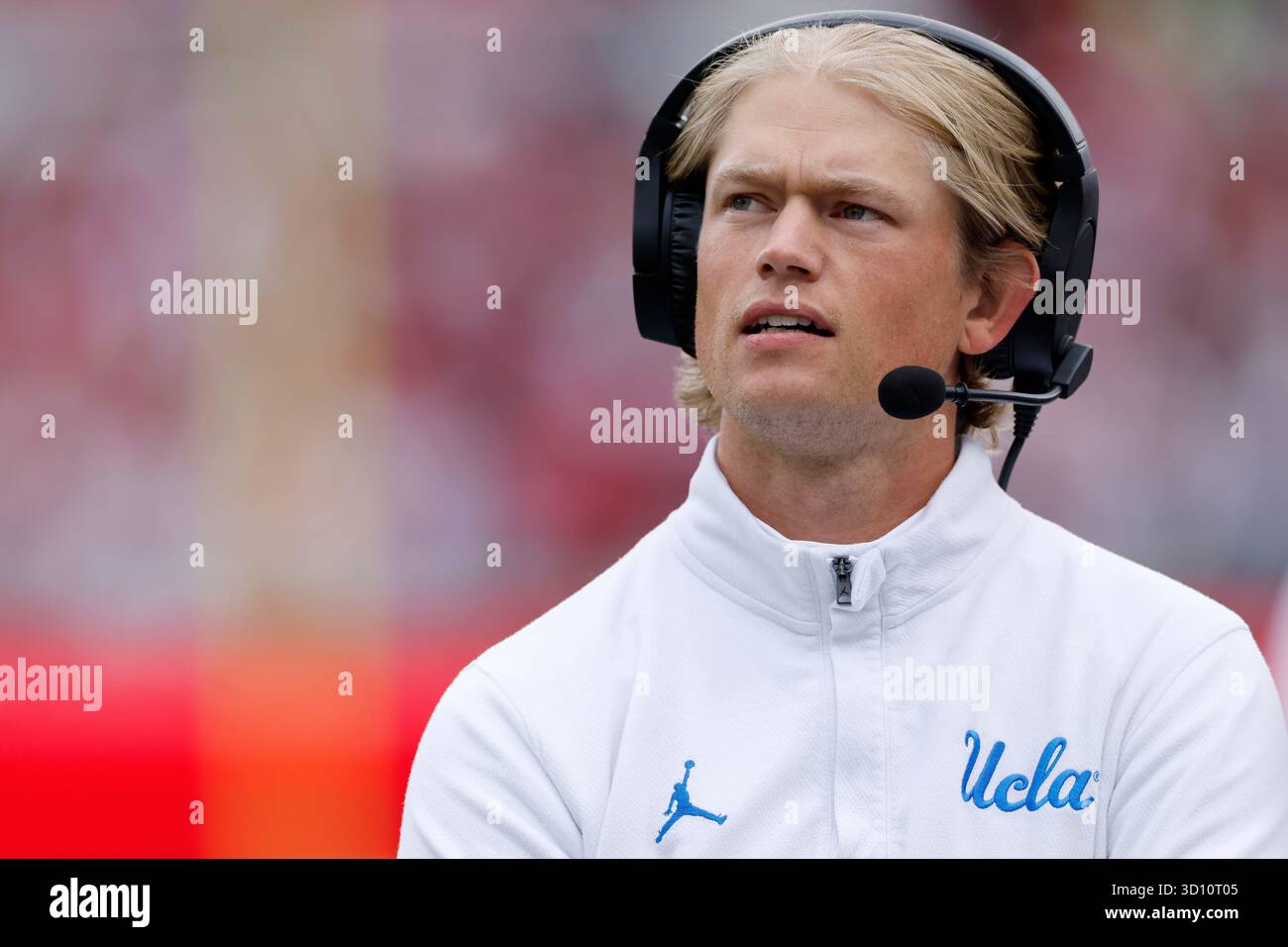 BLOOMINGTON, IN - OCTOBER 25: Assistant head coach and offensive ...