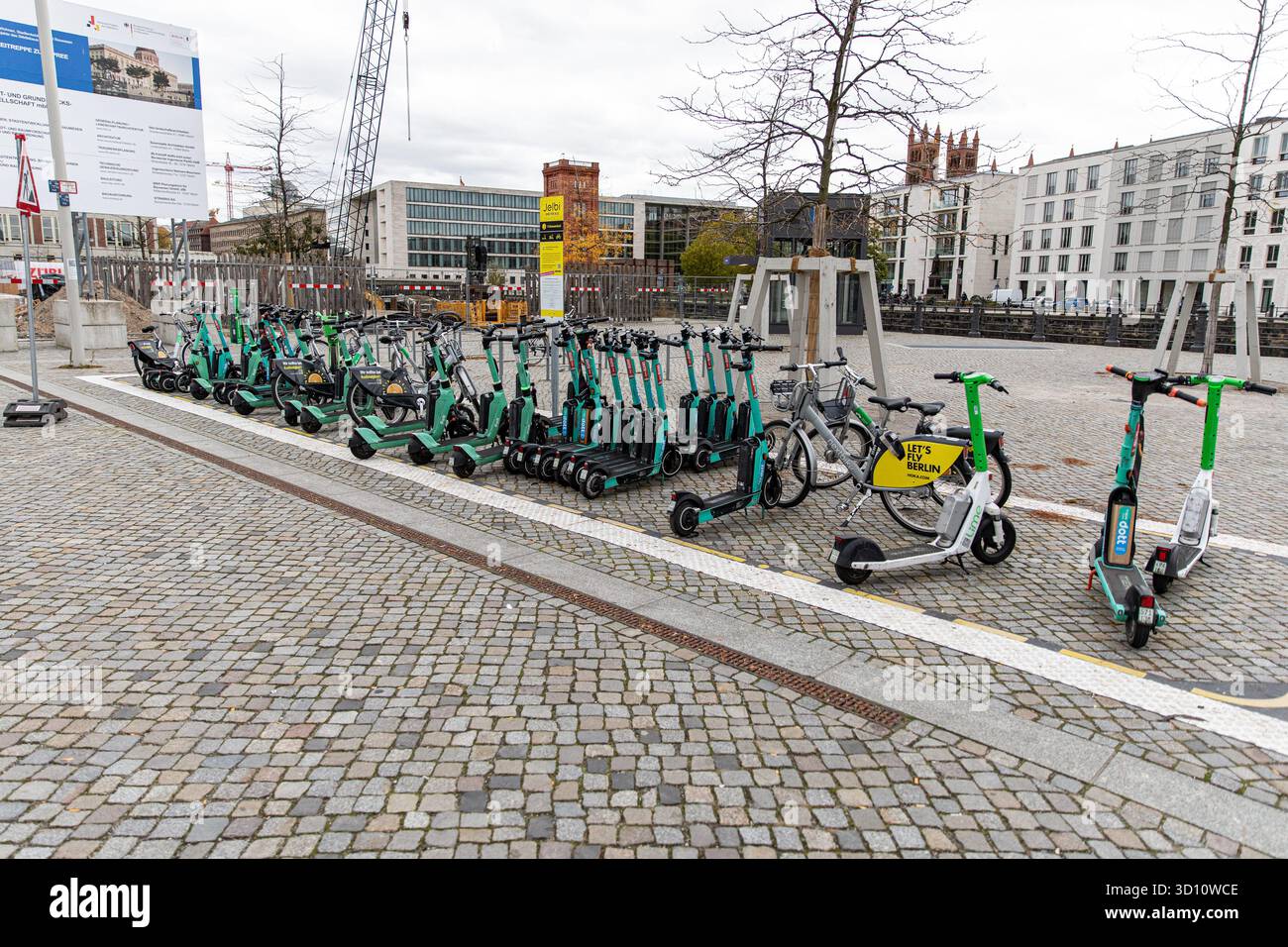 Flexible diplomacy hi-res stock photography and images - Alamy