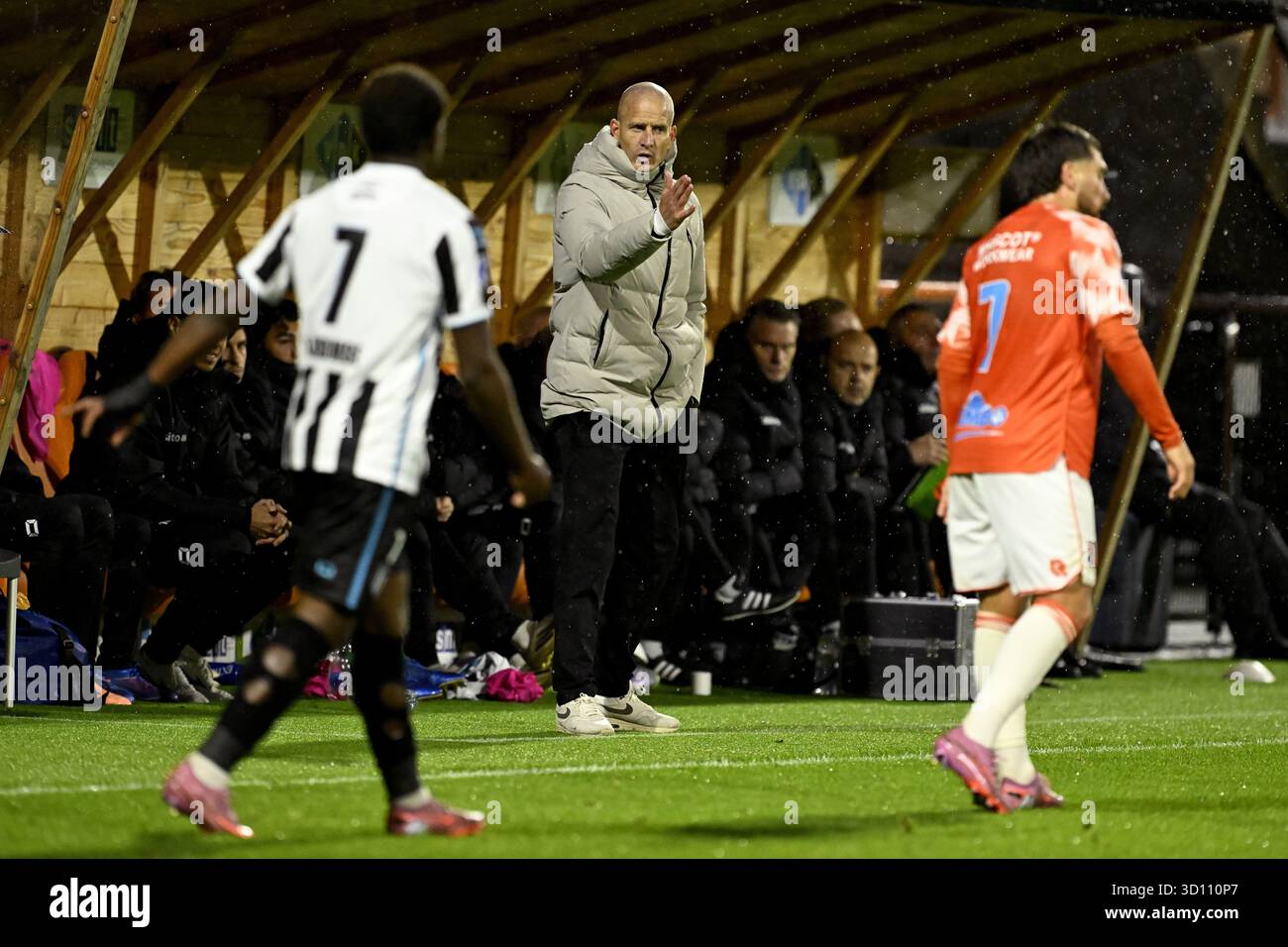 VOLENDAM - Heracles Almelo coach Bas Sibum during the Dutch Eredivisie ...