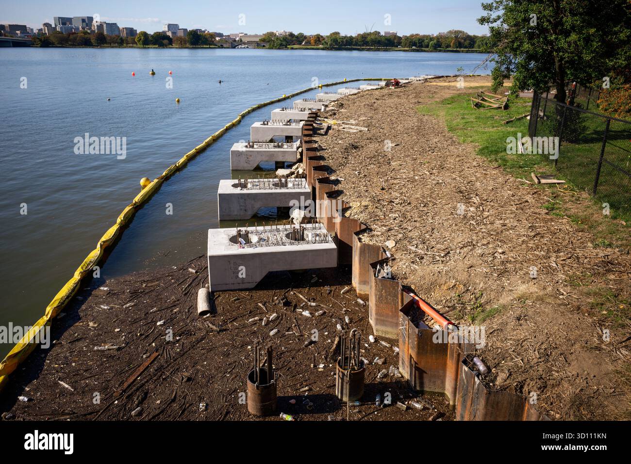 Yellow floating boom hi-res stock photography and images - Alamy