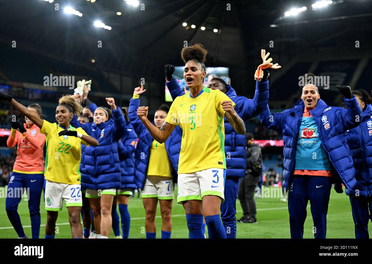 Brazil's players celebrate after the international friendly match at ...