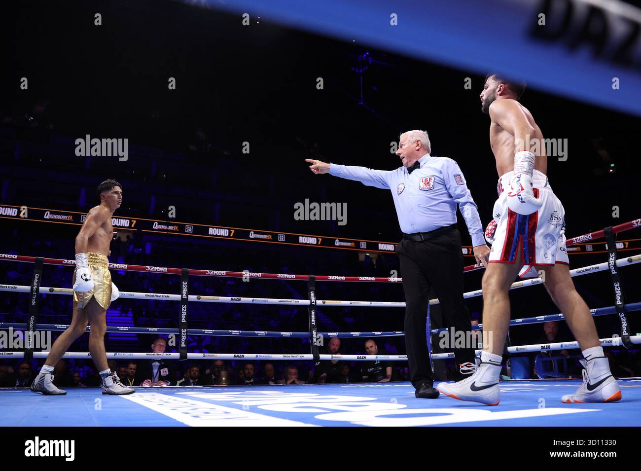 The referee deducts points from Danny Quartermaine (right) in the IBF ...