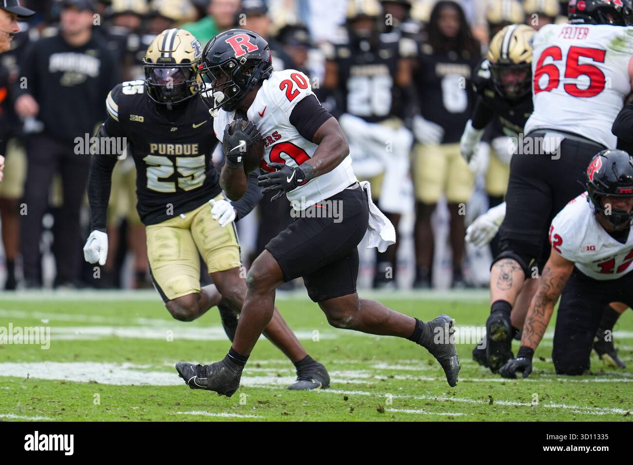 Rutgers running back Ja'Shon Benjamin (20) runs past Purdue defensive ...