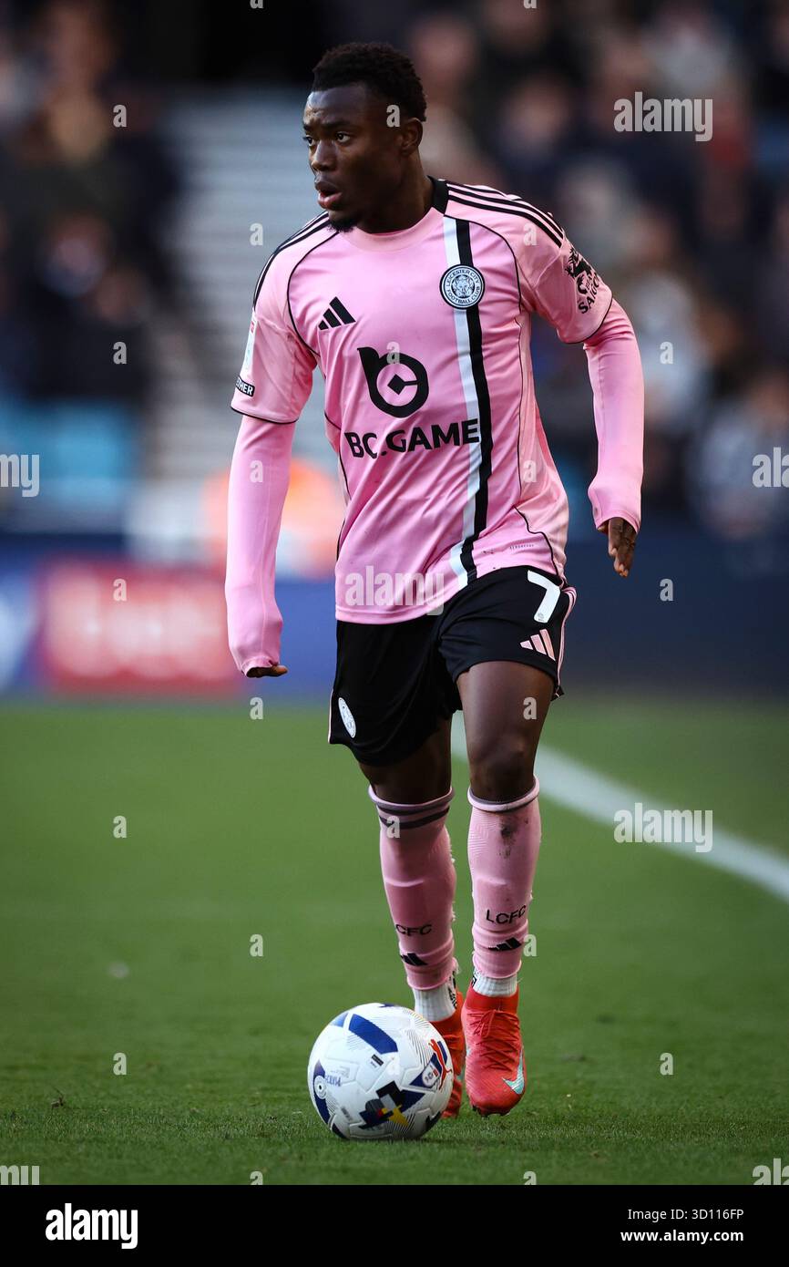 Issahaku Fatawu of Leicester City on the ball during the Sky Bet ...