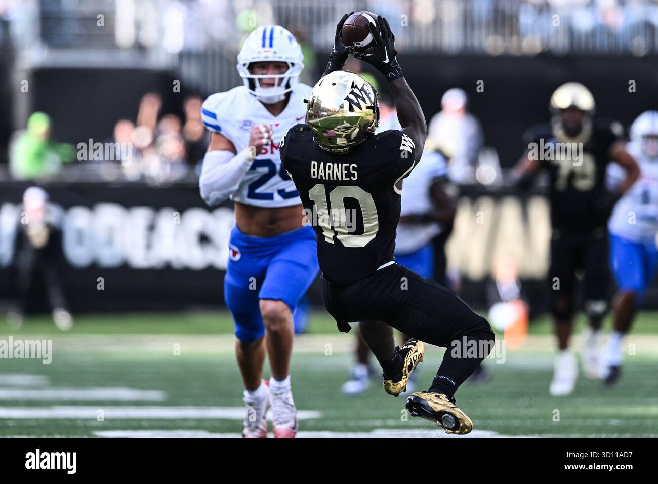 Wake Forest wide receiver Chris Barnes (10) makes a catch during the ...