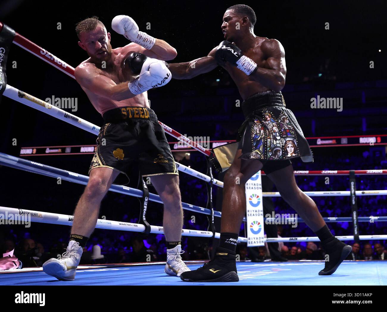 Steed Woodall (left) and Ezra Taylor in the WBA Continental Gold light ...