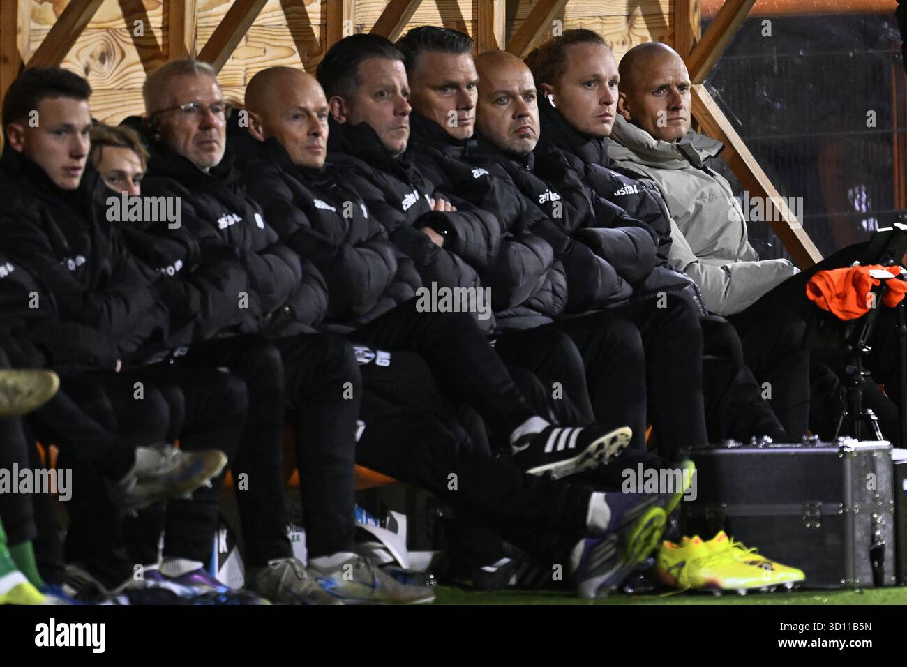 VOLENDAM - Heracles Almelo coach Bas Sibum (R) during the Dutch ...