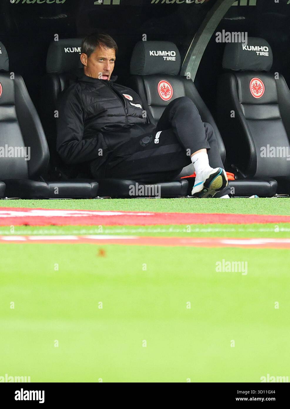 Trainer [coach] Alexander Blessin (St. Pauli) Frankfurt, October 25 ...