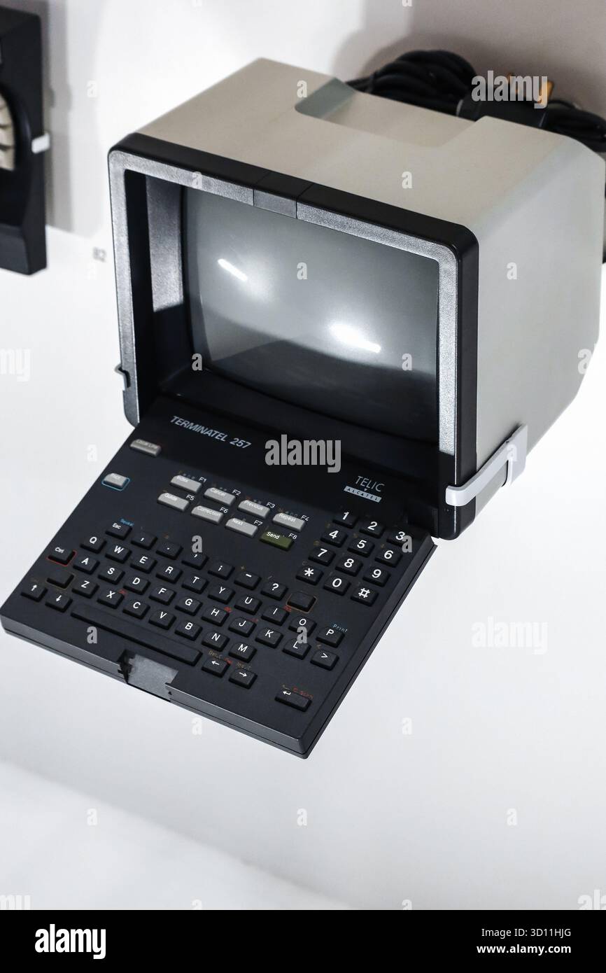 1970s computer terminal hi-res stock photography and images - Alamy