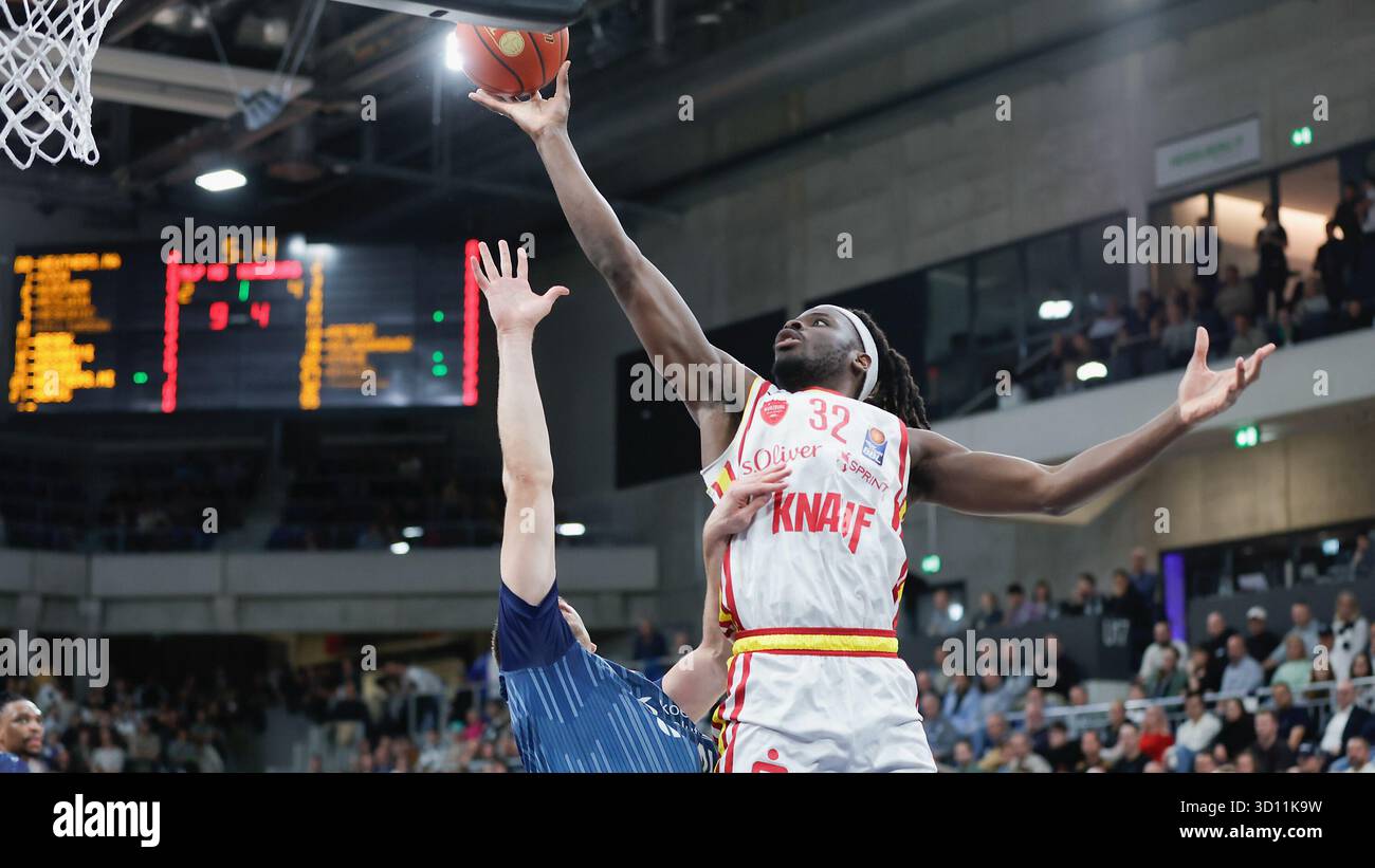 7 and charles thompson fitness first wuerzburg baskets hi-res stock ...
