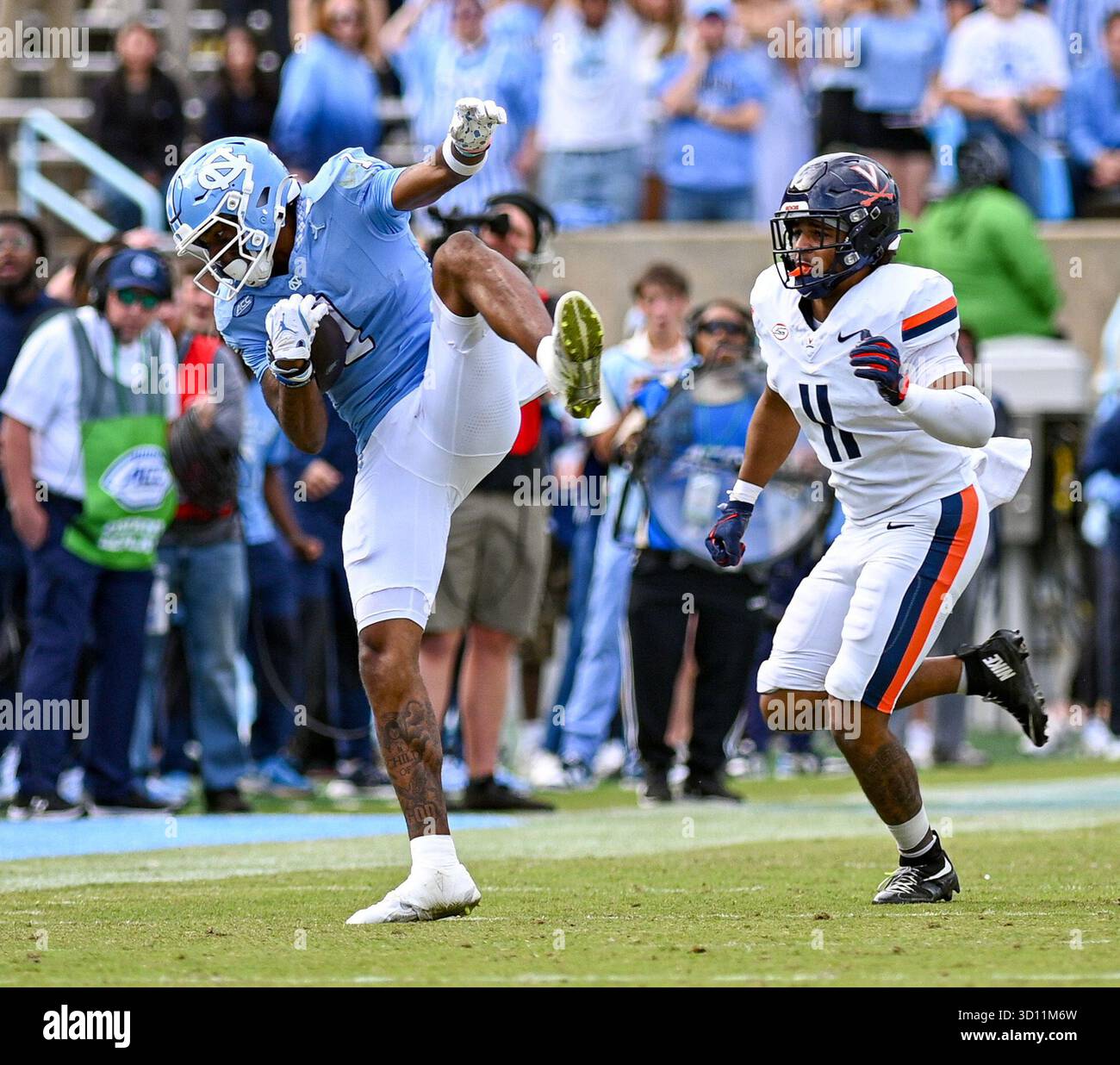 Durham, North Carolina, USA. 25th Oct, 2025. UNC wide receiver JORDAN ...