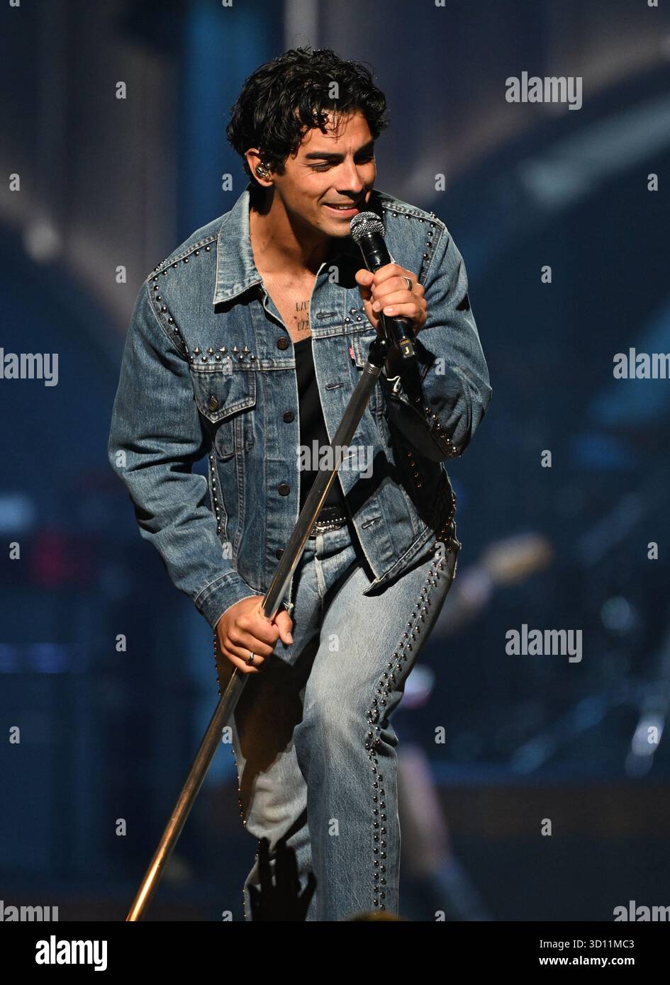 SUNRISE FL - OCTOBER 24: Joe Jonas of The Jonas Brothers performs ...