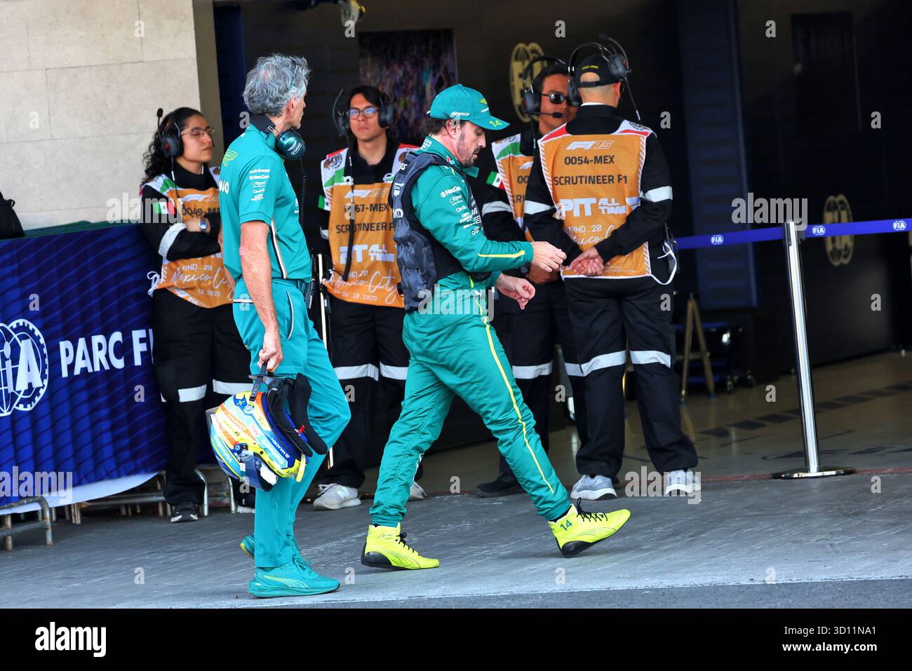 (L to R): Edoardo Bendinelli (ITA) Aston Martin F1 Team Personal ...
