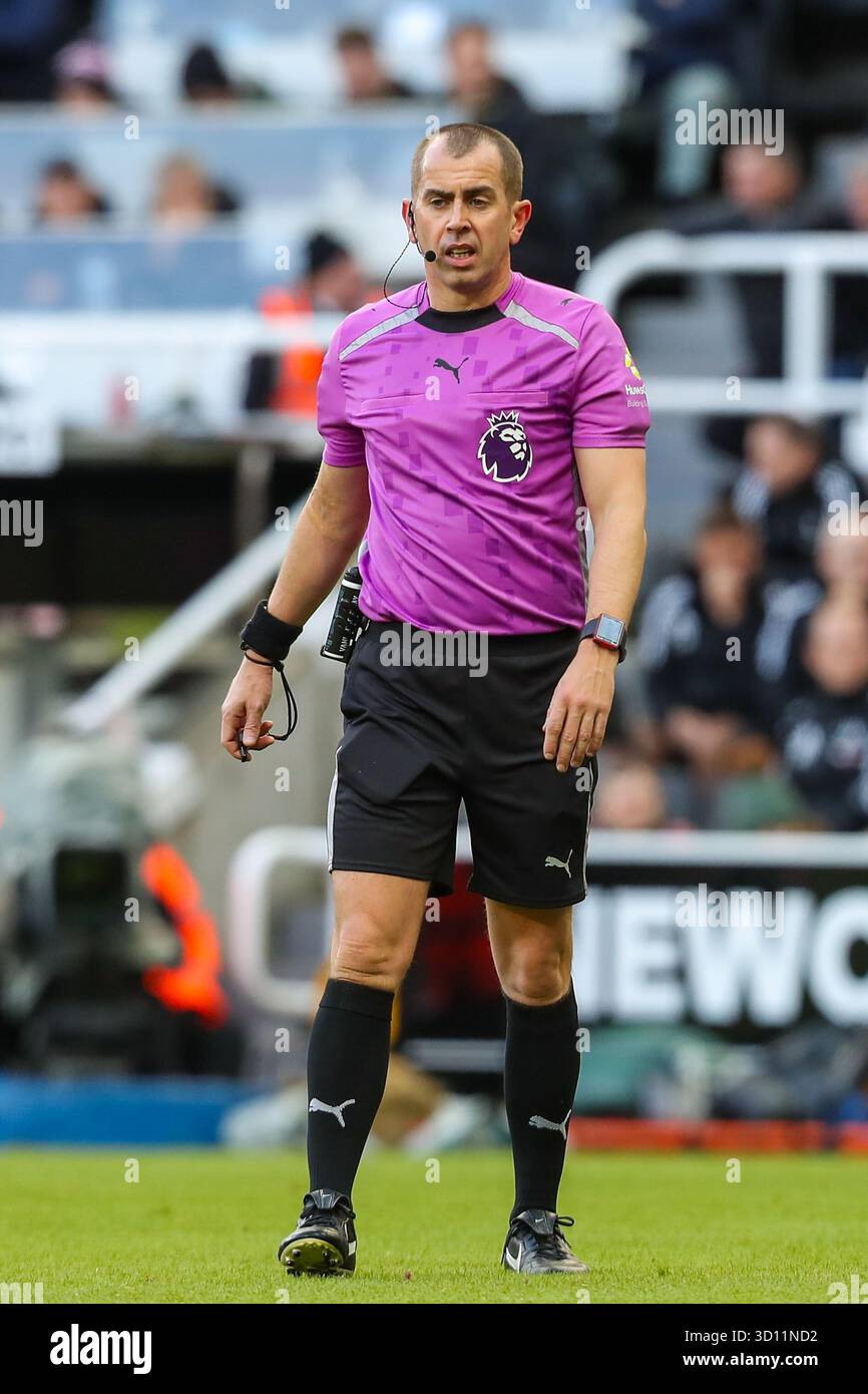 Newcastle Upon Tyne, UK. 25th Oct, 2025. Referee Peter Bankes during ...