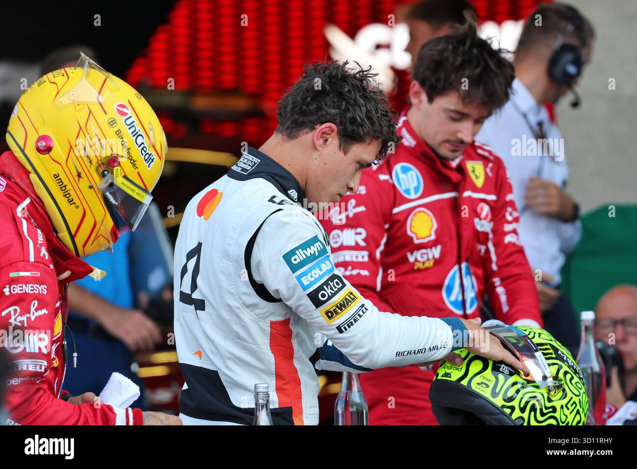 Pole sitter Lando Norris (GBR) McLaren in qualifying parc ferme. 25.10. ...