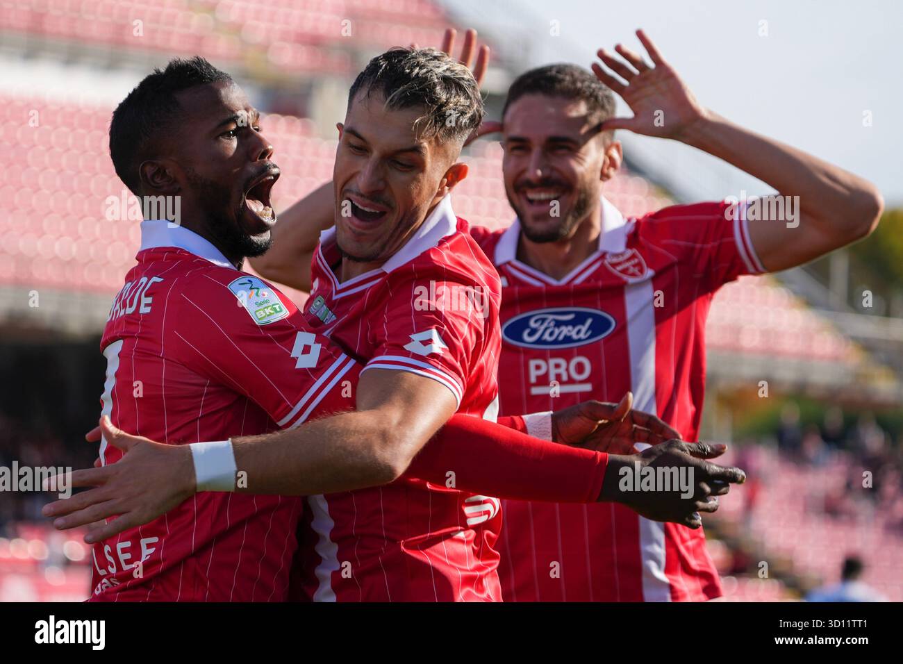 Monza, Italy. 25/10/2025. Dany Mota celebrate the goal with the team ...