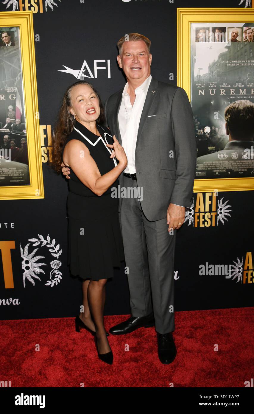 HOLLYWOOD, CALIFORNIA - OCTOBER 24: (L-R) Jessica Strong and Col ...