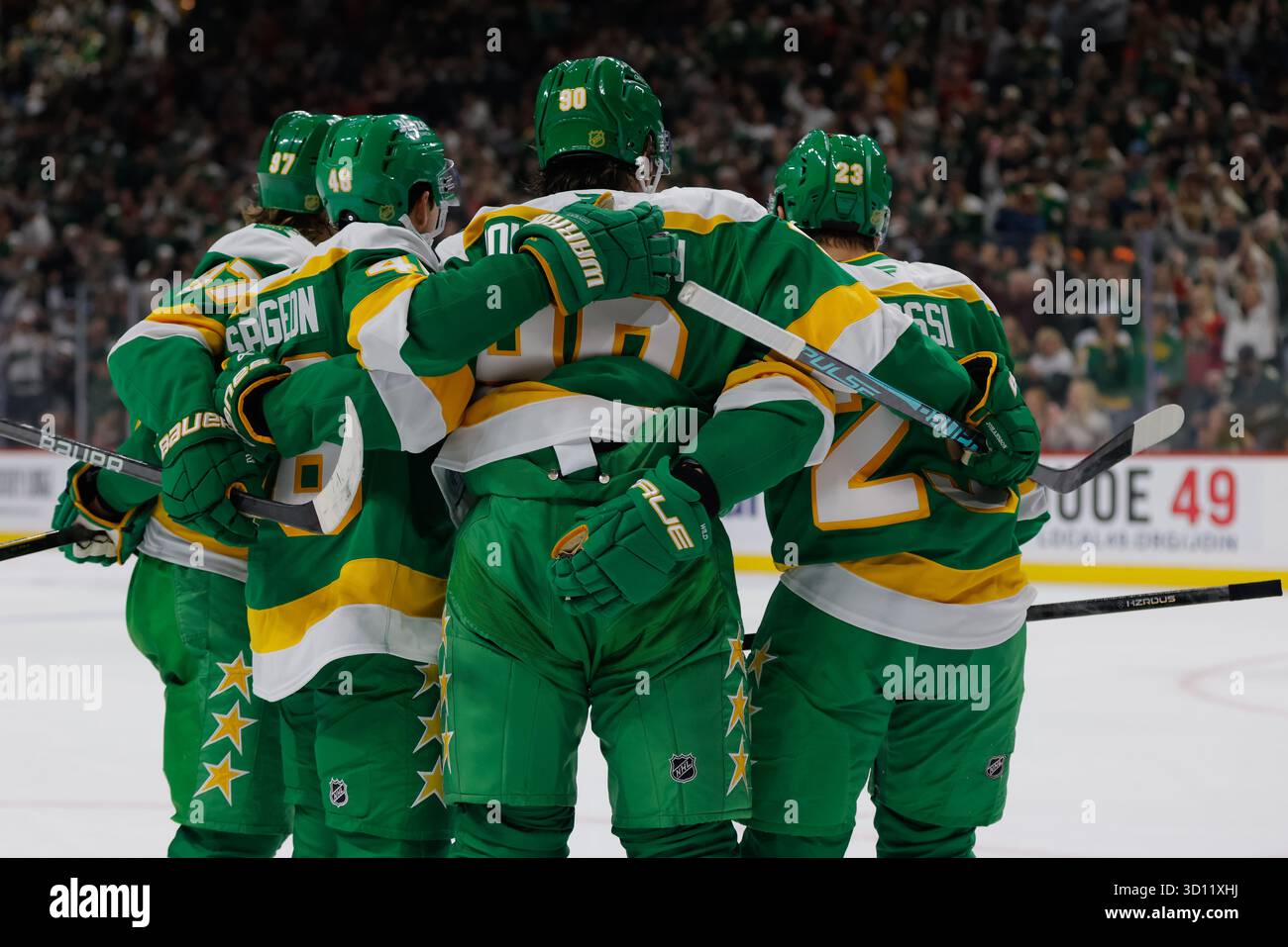 Minnesota Wild left wing Marcus Johansson (90) celebrates with ...