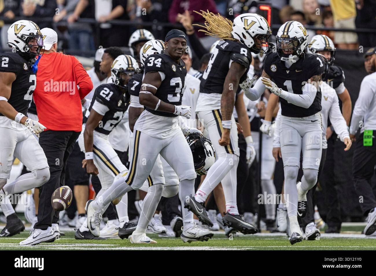 Vanderbilt safety CJ Heard celebrates recovering a fumble with ...