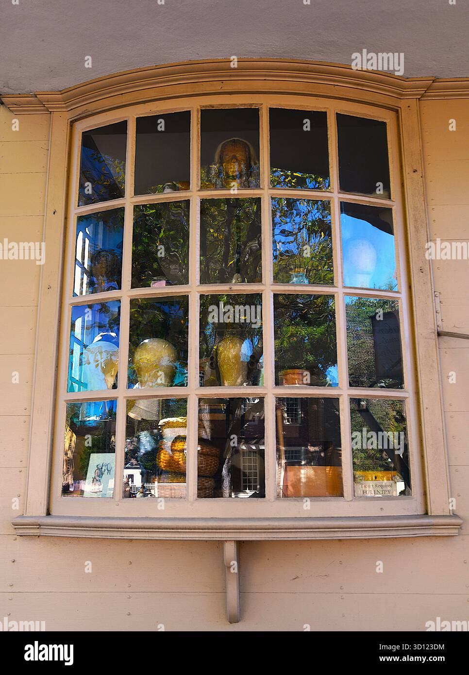 Retail shops and display windows in Colonial Williamsburg Stock Photo ...