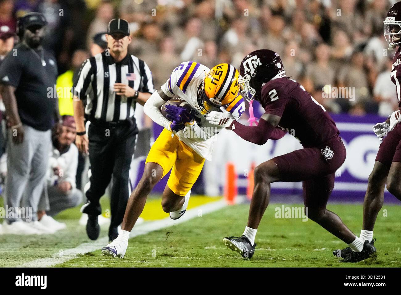 LSU wide receiver Barion Brown (6) carries against Texas A&M cornerback ...