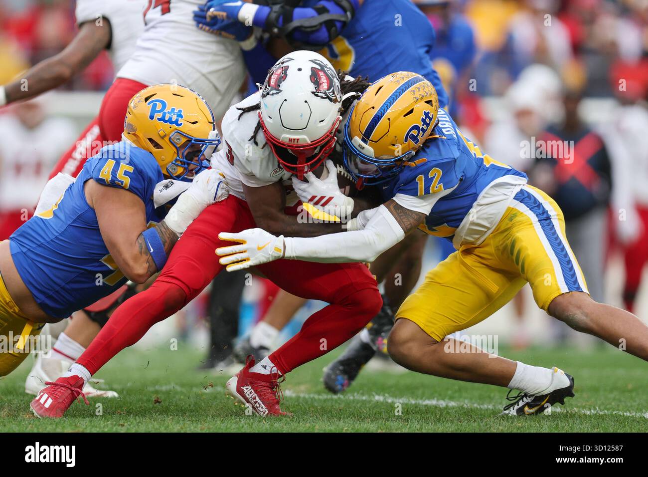 PITTSBURGH, PA - OCTOBER 25: NC State Wolfpack running back Hollywood ...