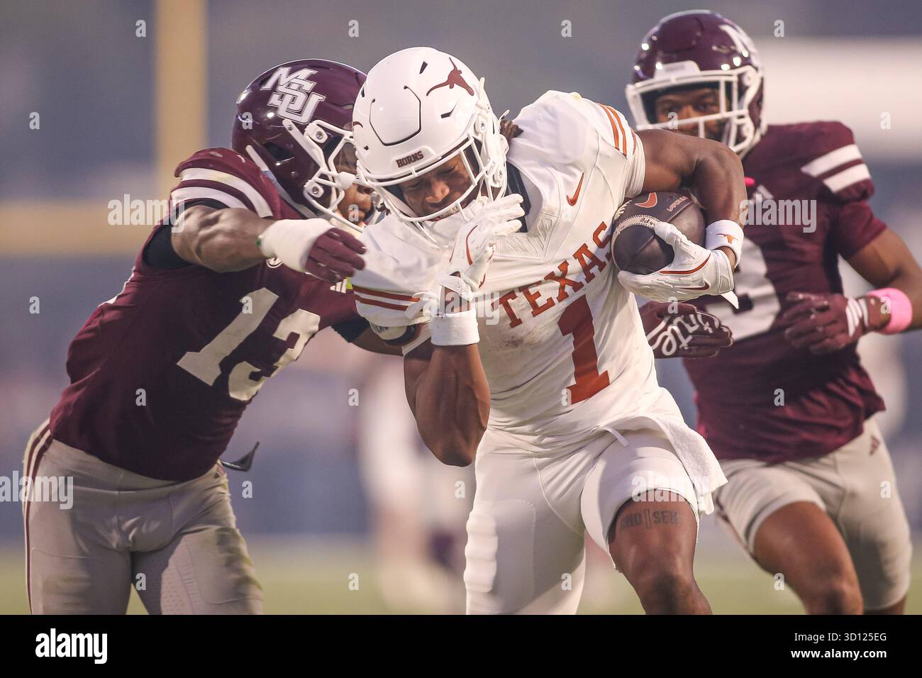Texas wide receiver Ryan Wingo (1) tries to avoid the tackle against ...