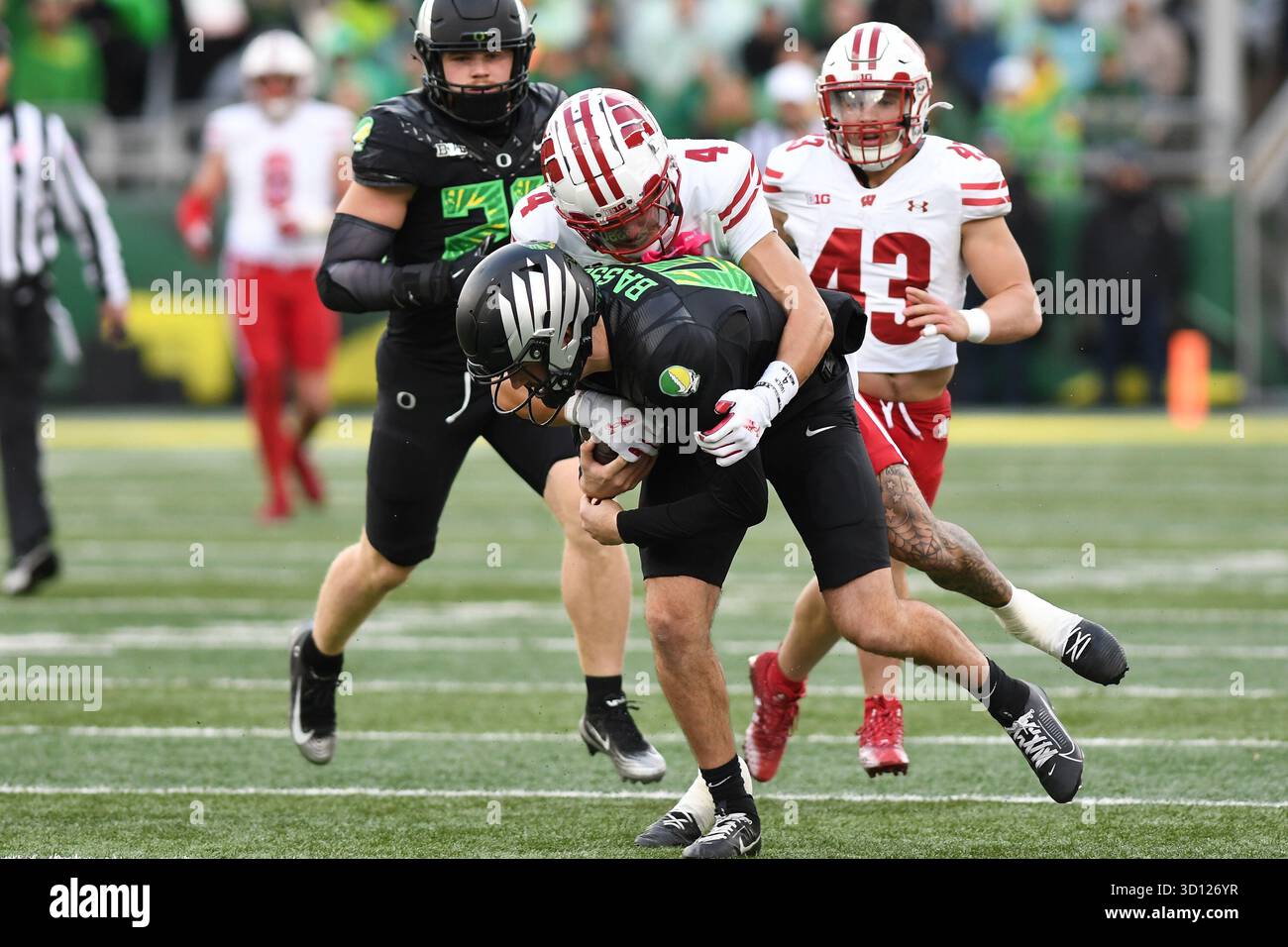 EUGENE, OR - OCTOBER 25: Oregon Ducks long snapper Luke Basso (43) runs ...
