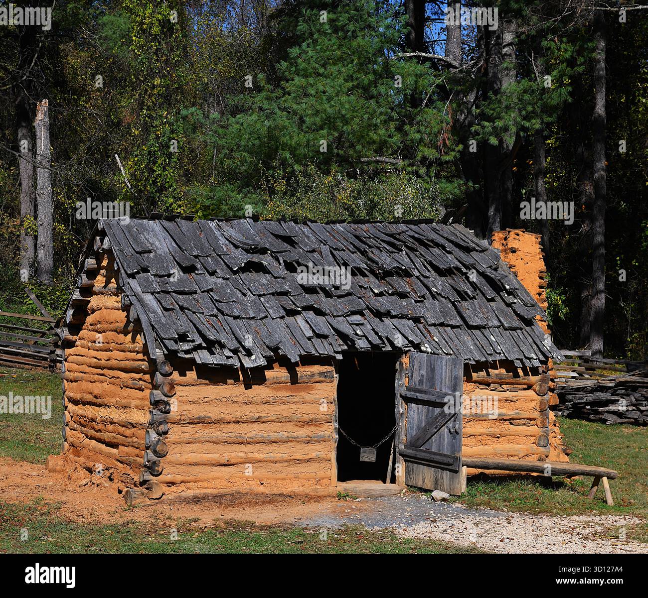 Pioneer log cabin Stock Photo - Alamy