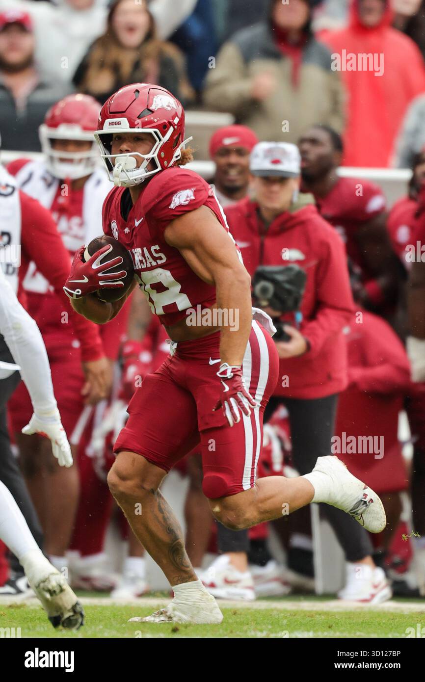 October 25, 2025: Hogs tight end Rohan Jones (88) comes up the field ...