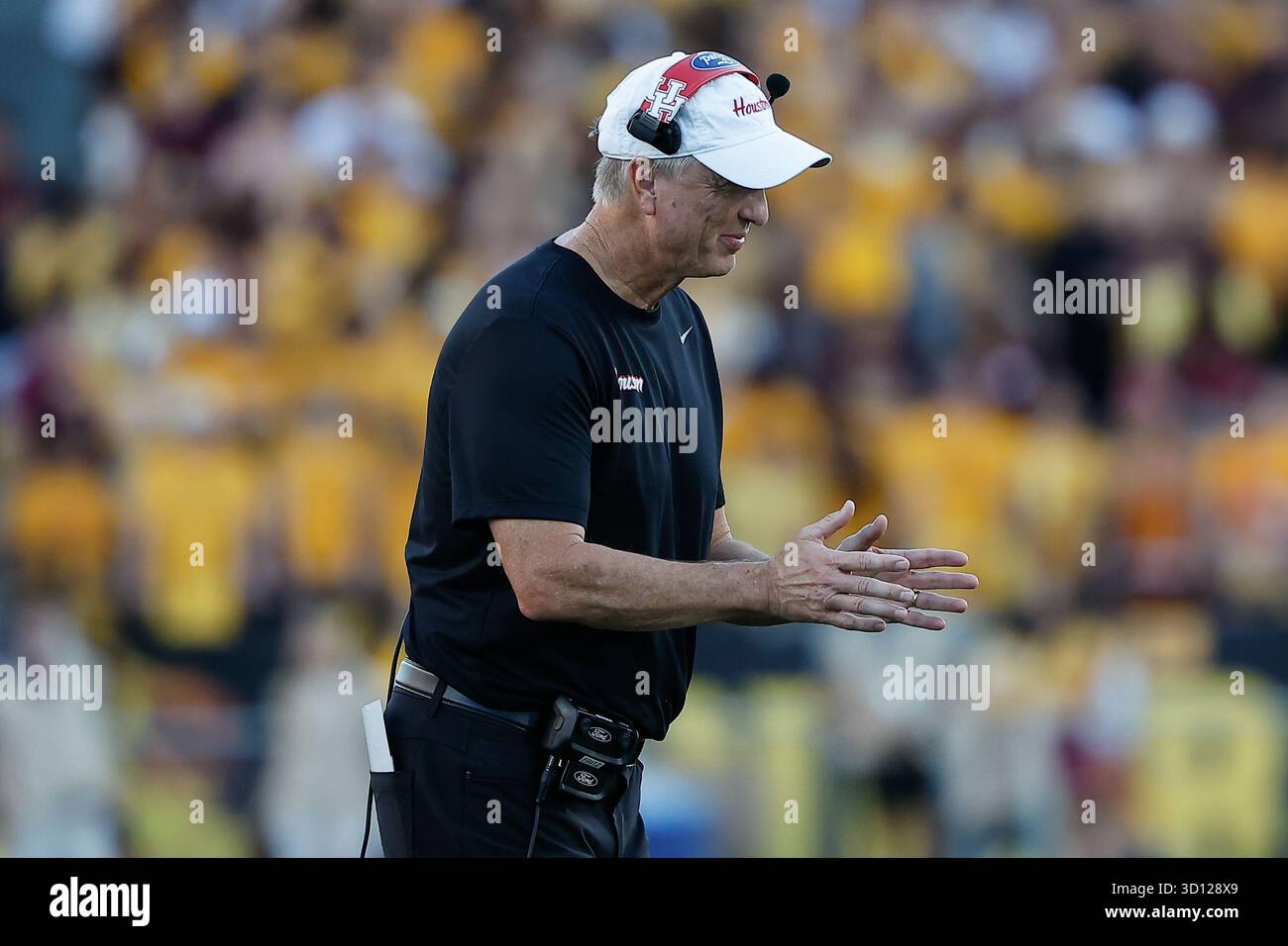 TEMPE, AZ - OCTOBER 25: Houston Cougars head coach Willie Fritz claps ...