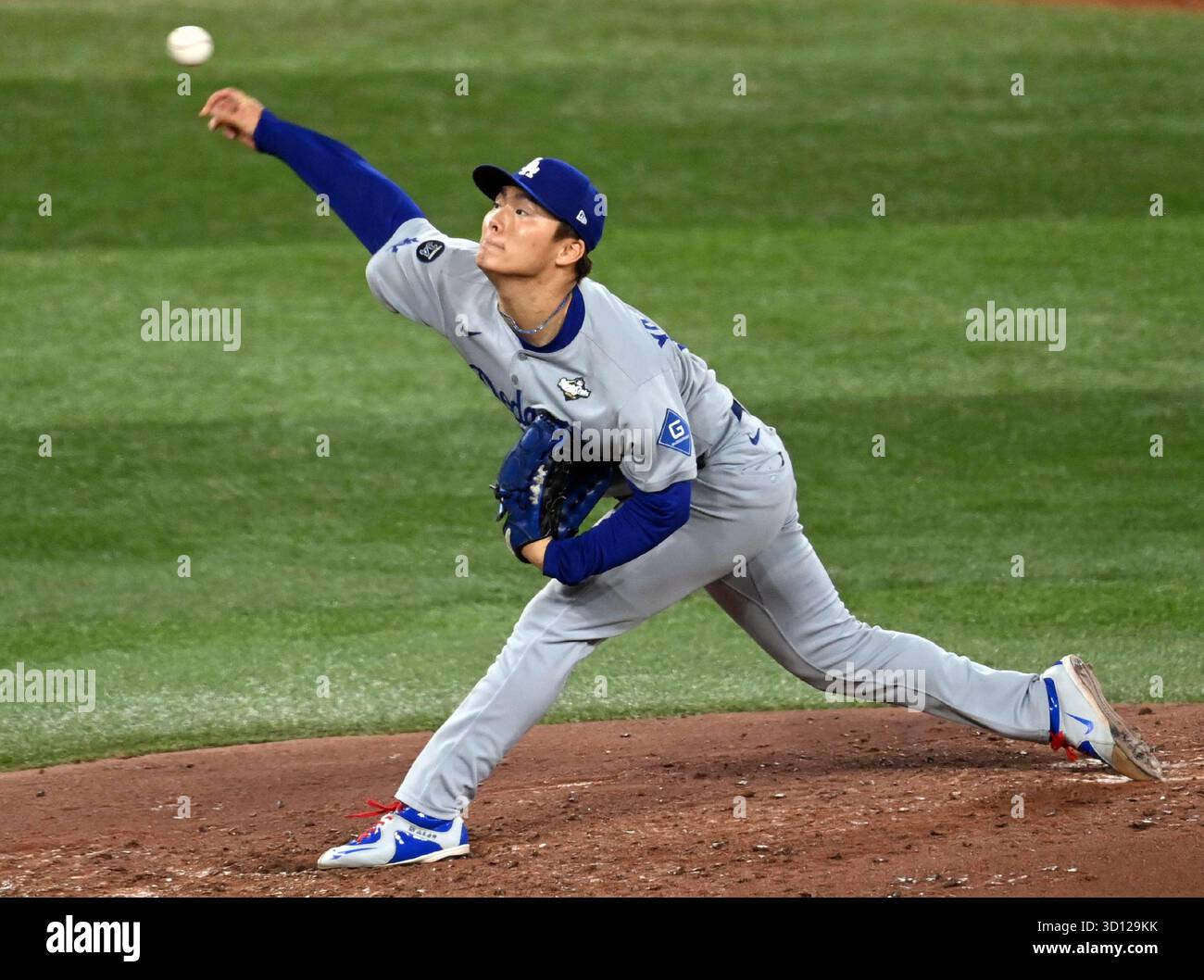 Los Angeles Dodgers starting pitcher Yoshinobu Yamamoto throws a pitch ...