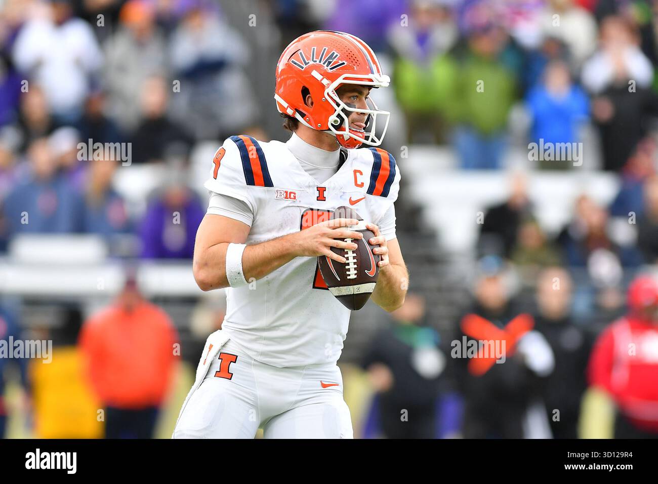October 25, 2025: Illinois Fighting Illini quarterback Luke Altmyer (9 ...
