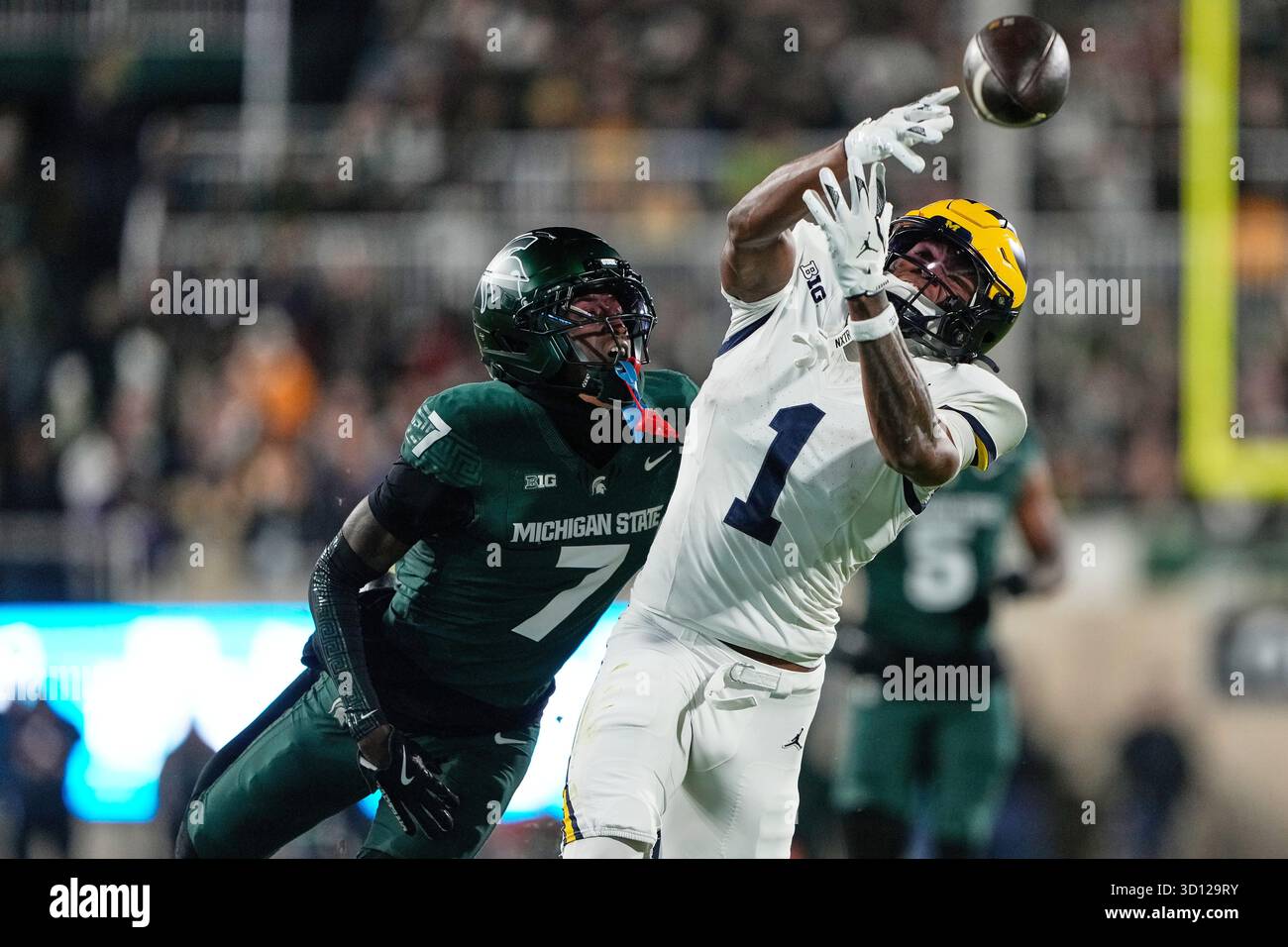 Michigan wide receiver Donaven McCulley (1) is unable to catch a pass ...