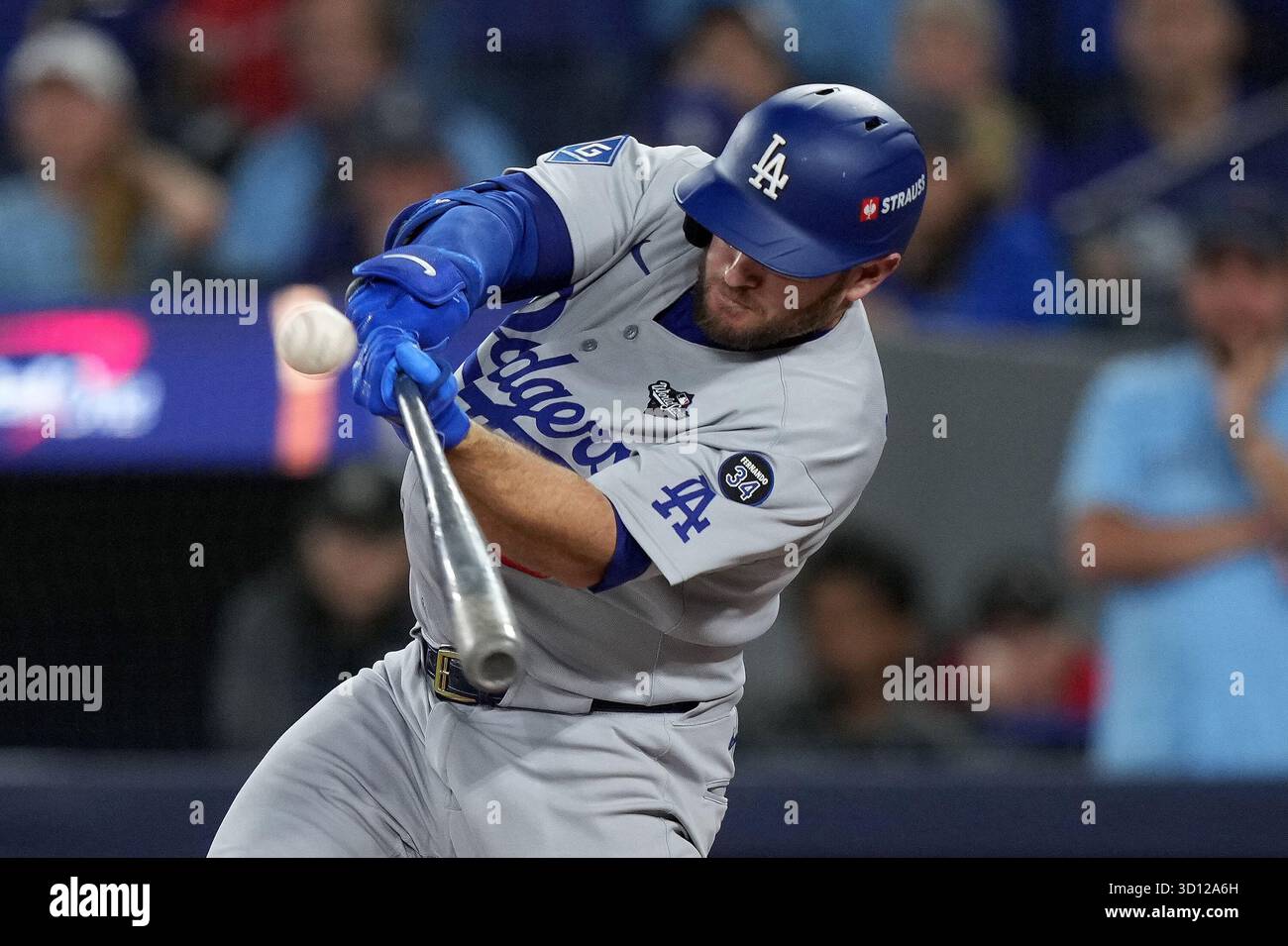 Los Angeles Dodgers' Max Muncy (13) hits a solo home run against the ...