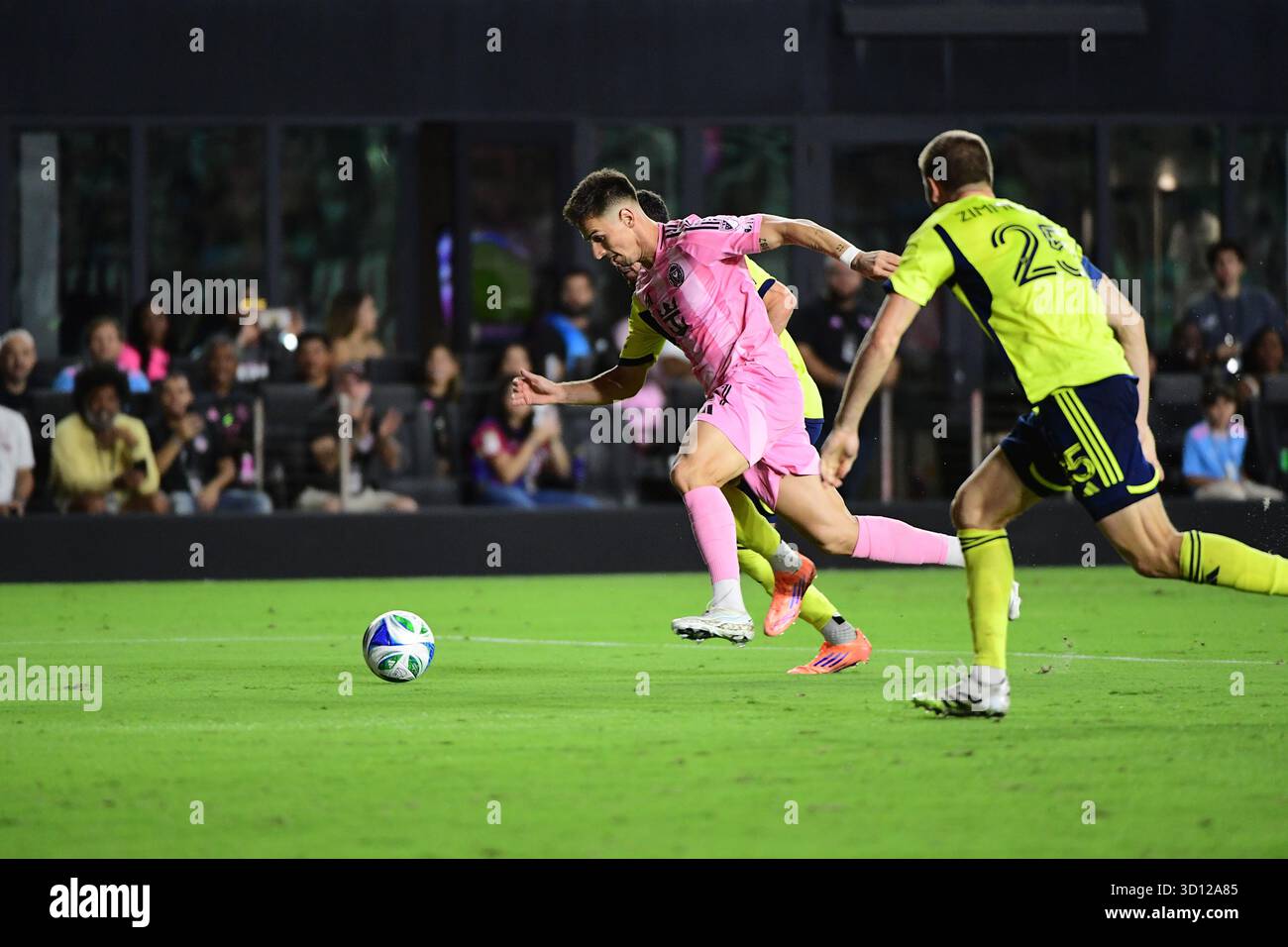 Inter Miami CF forward Tadeo Allende (21) dribbles between two ...
