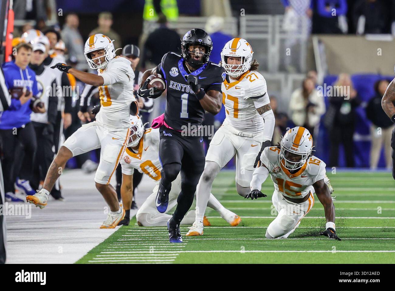 October 25, 2025: Kentucky's Kendrick Law (1) breaks free to score a ...