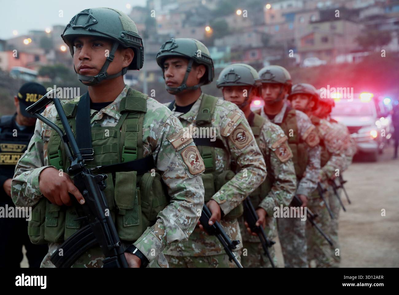 (251026) -- LIMA, Oct. 26, 2025 (Xinhua) -- Members of the Peruvian ...