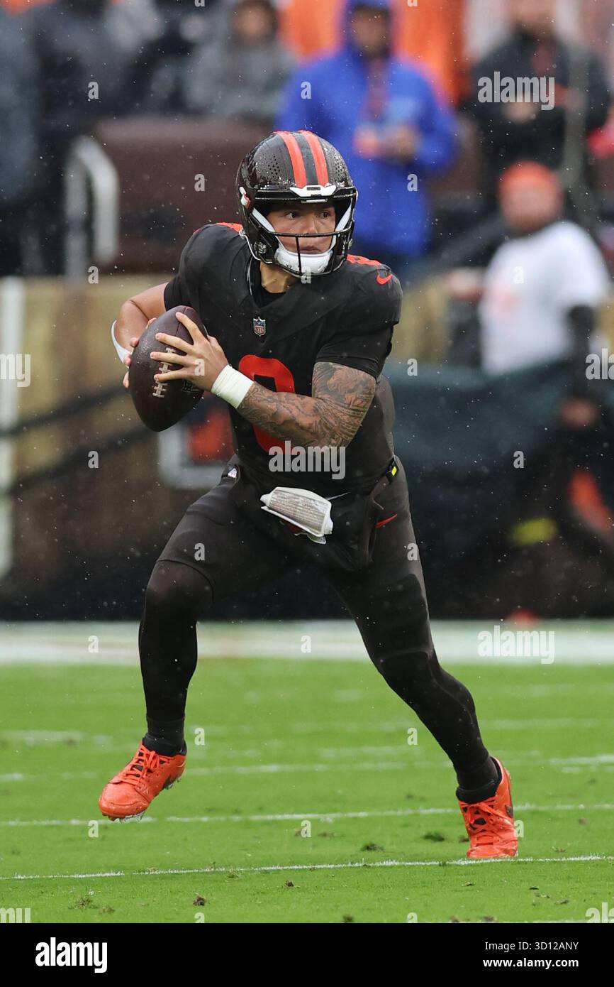 Cleveland Browns quarterback Dillon Gabriel (8) runs the ball against ...