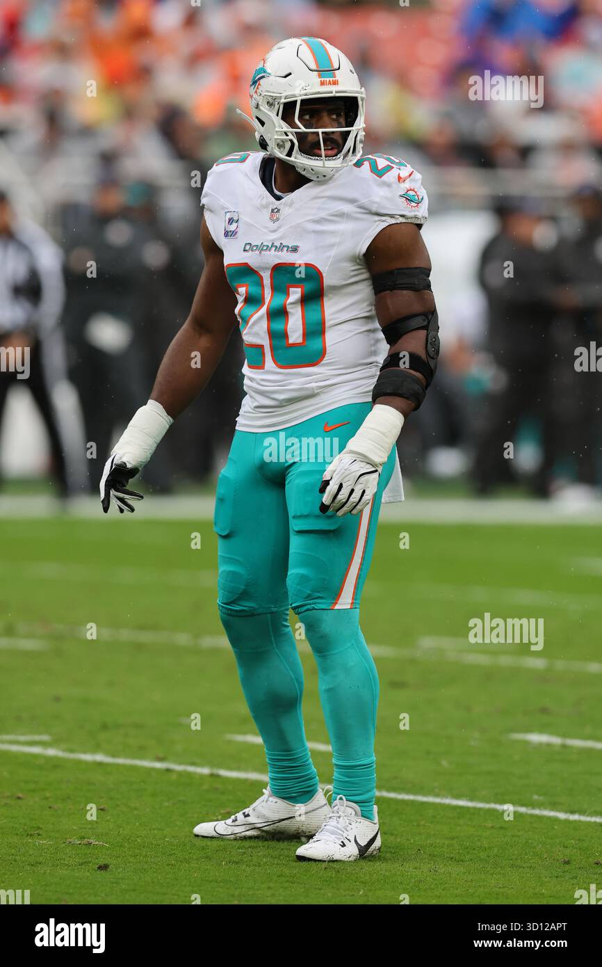 Miami Dolphins linebacker Jordyn Brooks (20) lines up against the ...