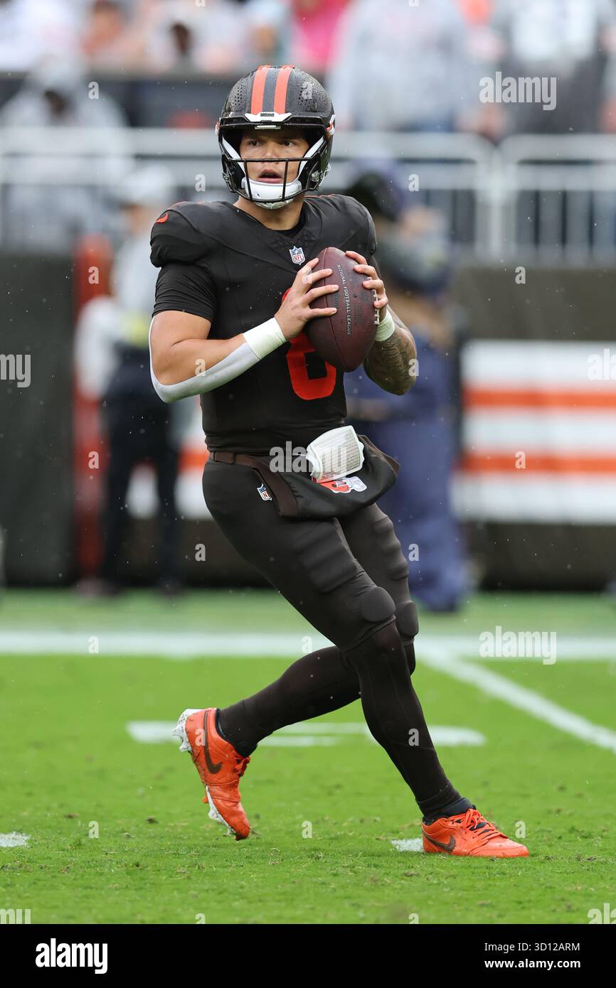Cleveland Browns quarterback Dillon Gabriel (8) looks to throw pass ...
