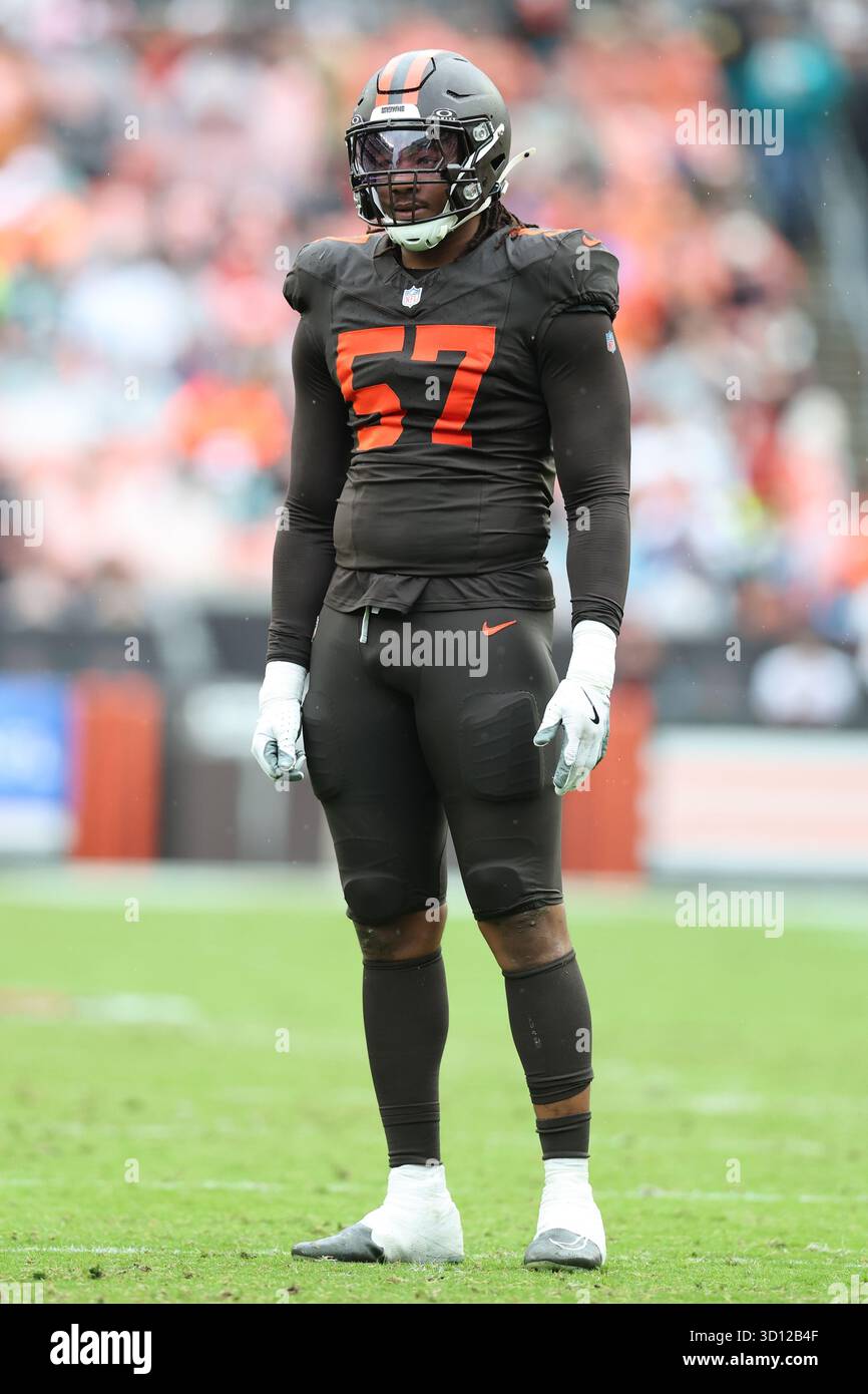 Cleveland Browns defensive end Isaiah McGuire (57) lines up against the ...