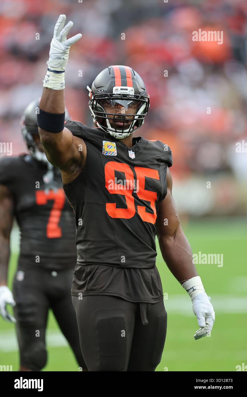 Cleveland Browns defensive end Myles Garrett (95) calls for crowd ...
