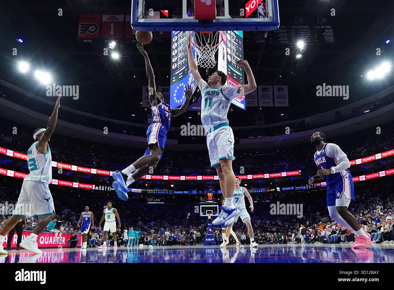 Philadelphia 76ers' VJ Edgecombe (77) goes up for a shot against ...