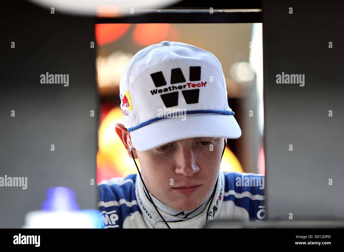 MARTINSVILLE, VA - OCTOBER 25: Connor Zilisch (#88 JR Motorsports ...