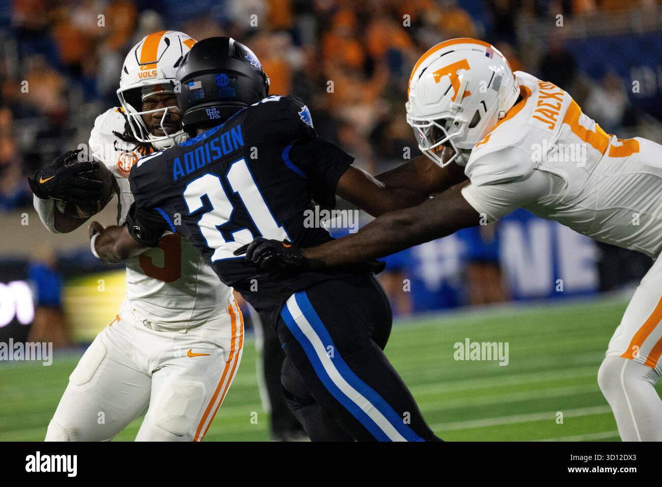 Tennessee Volunteers running back Star Thomas, left, carries the ball ...